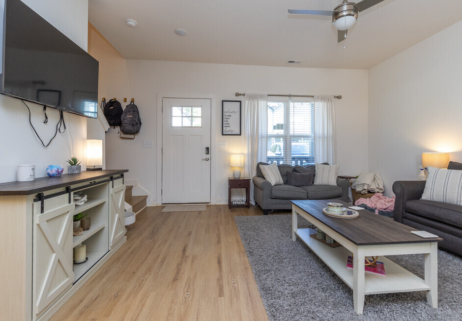 Apartments Near Clemson Campus | Photos | Varsity Club