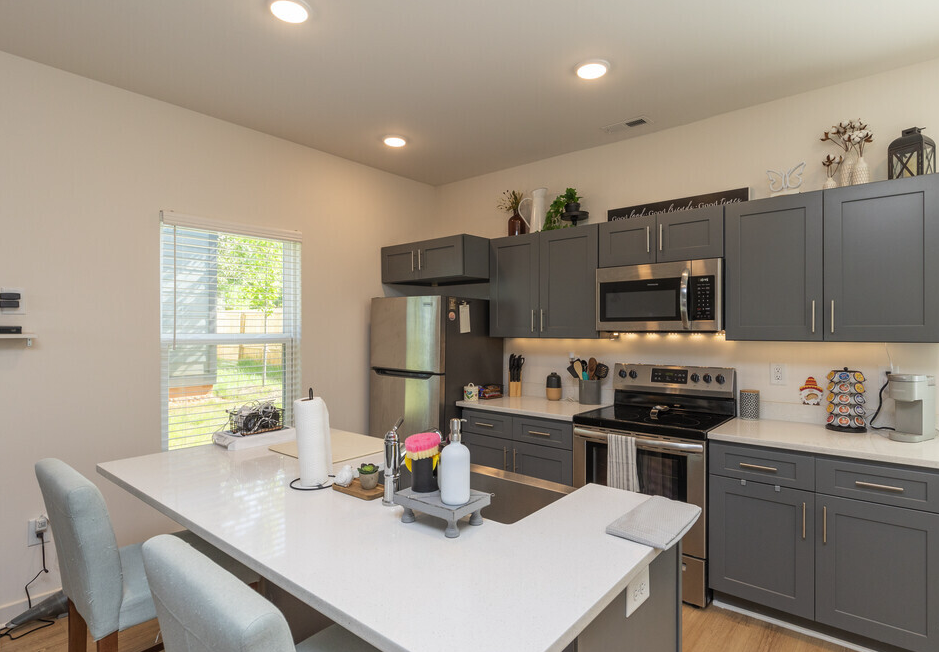 Apartments Near Clemson Campus | Photos | Varsity Club